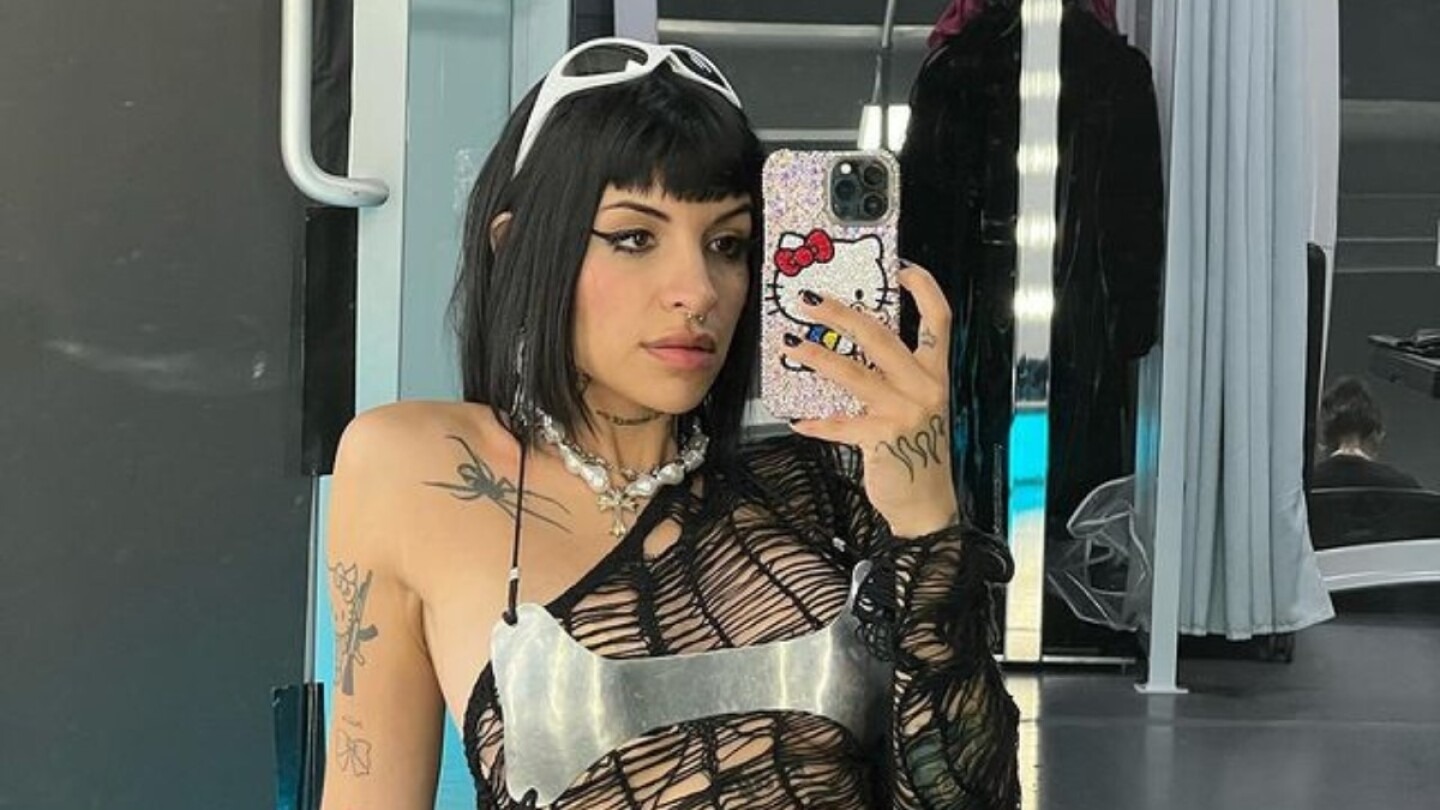 "Cazzu sorprende al público al burlarse de Ángela Aguilar; ex de Nodal lanza indirecta y causa ...